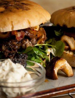 Recipe: Steak Burger with Béarnaise Sauce on a Classic Unseeded Bun ...